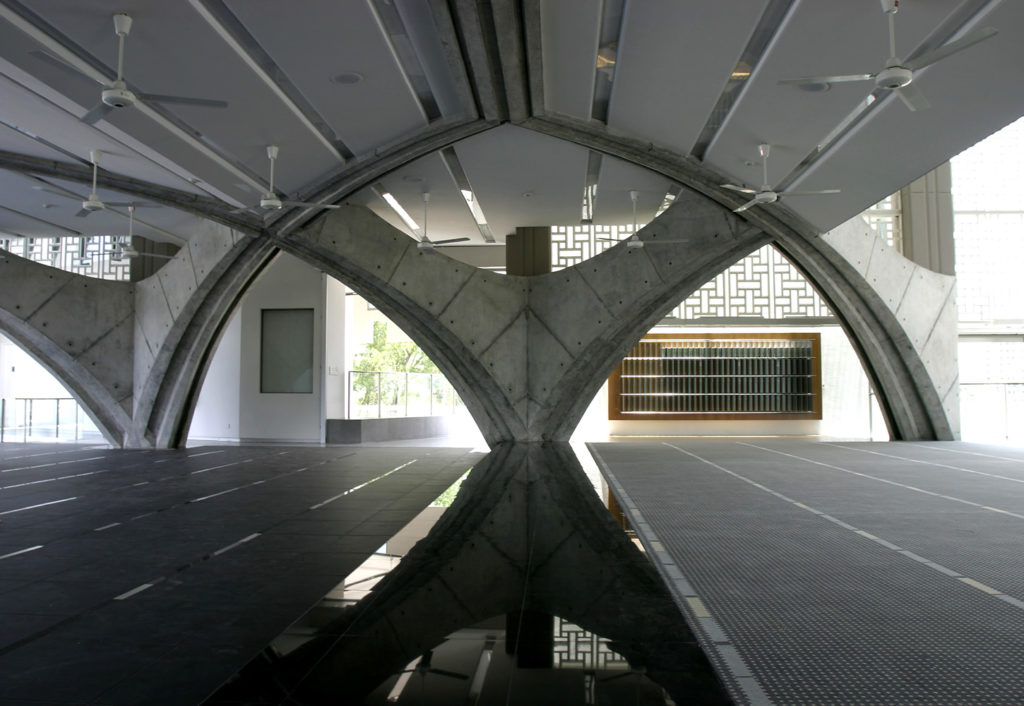 22 Contemporary Mosques Around The World That Redefine Sacral ...