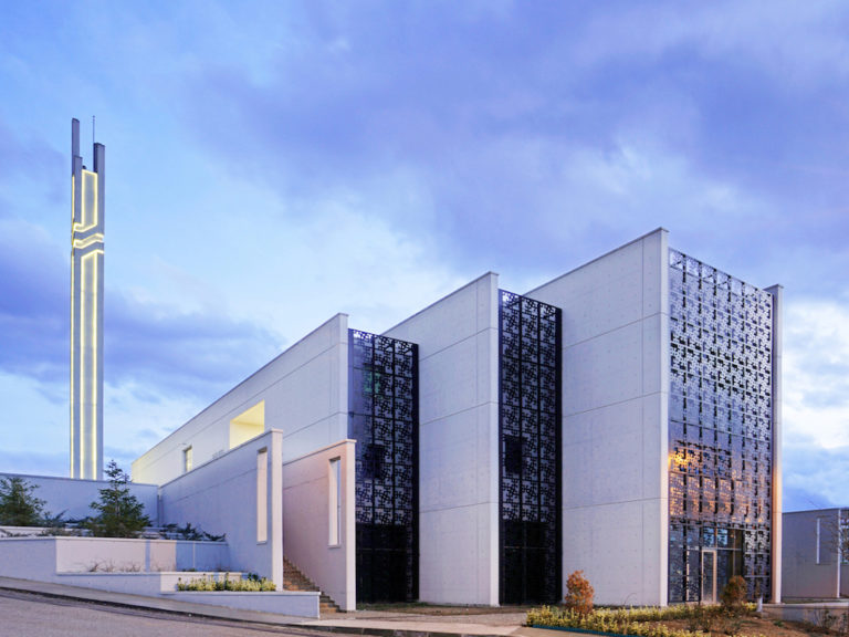 22 Contemporary Mosques Around The World That Redefine Sacral ...