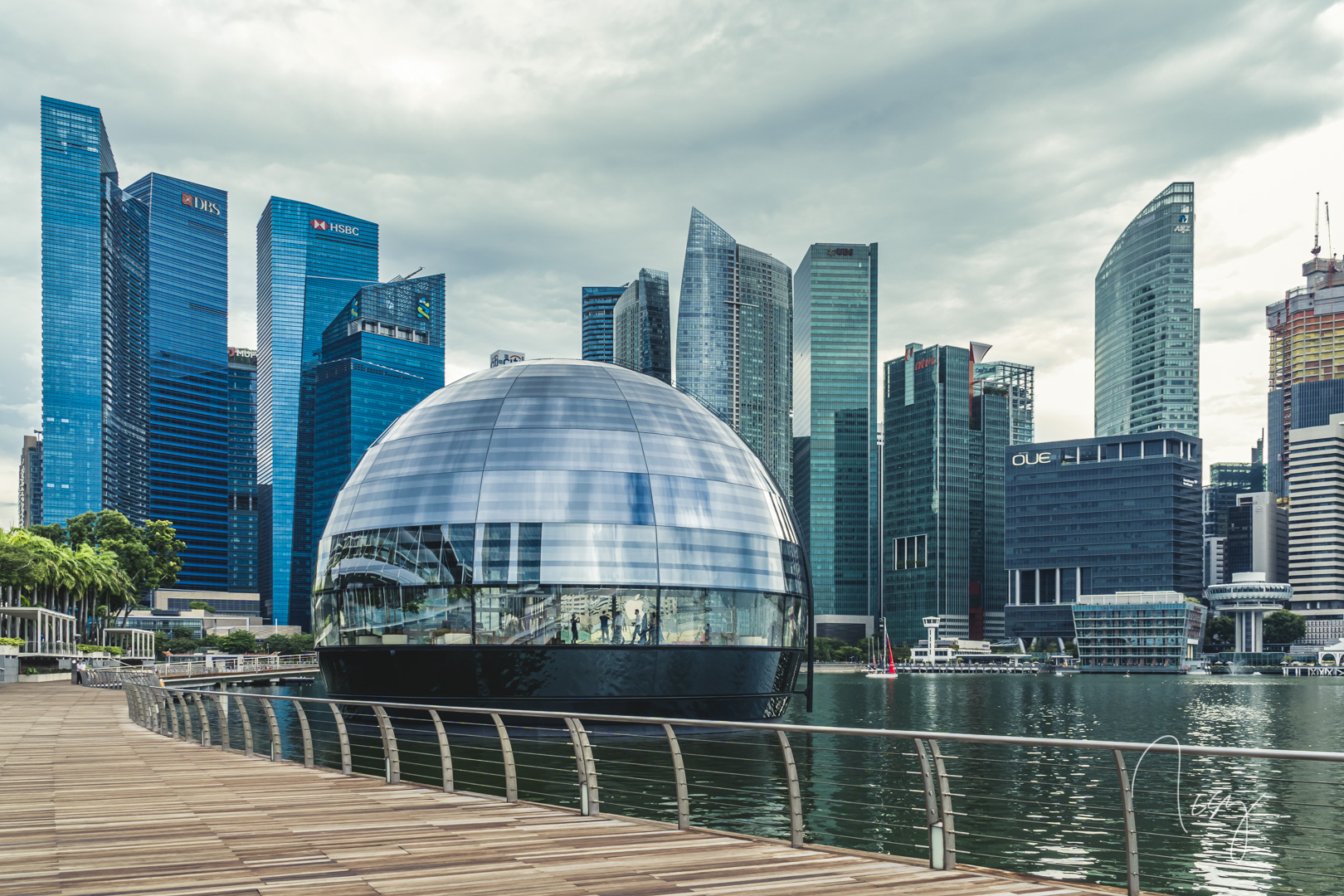 Singapore's new Apple store by Foster + Partners leverages its ...