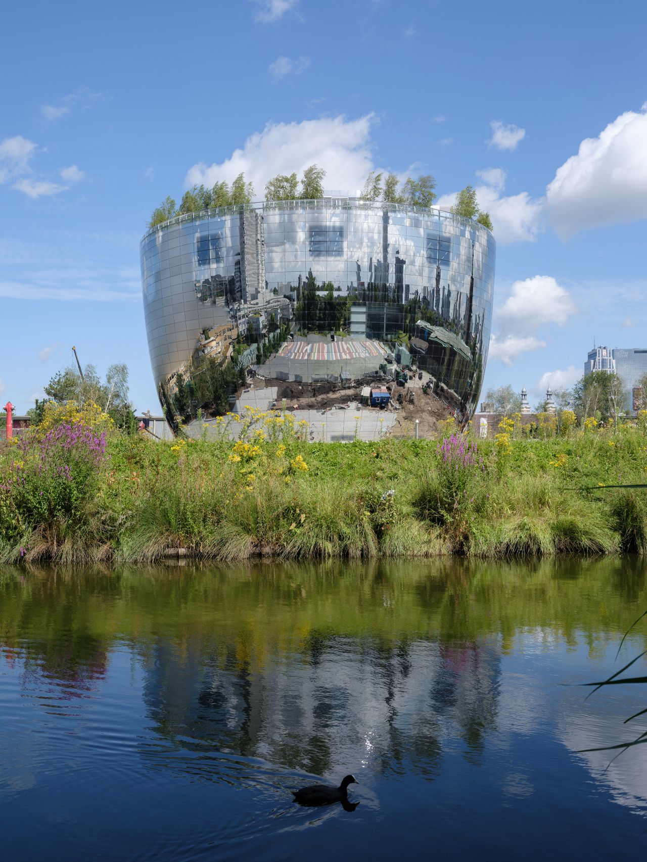 MVRDV-designed mirrored art depot – housing an entire museum collection ...